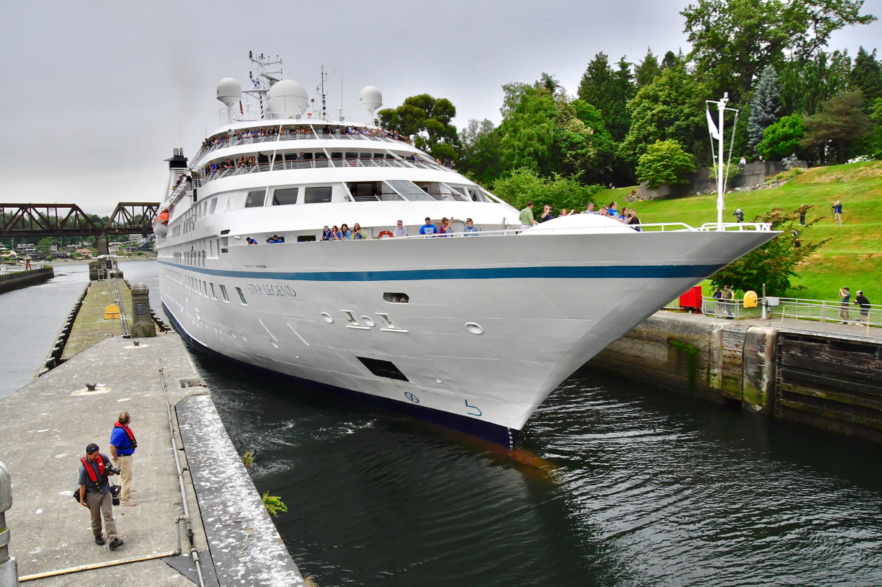 Star Legend cruise ship passes through Ballard Locks